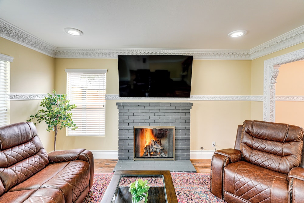 Del Rey Oaks Vacation Home W/ Mini-golf Course! - Monterey, CA