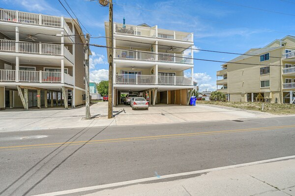 Carolina Beach Condo W/ Balcony: Walk To The Ocean - North Carolina Aquarium at Fort Fisher, Kure Beach