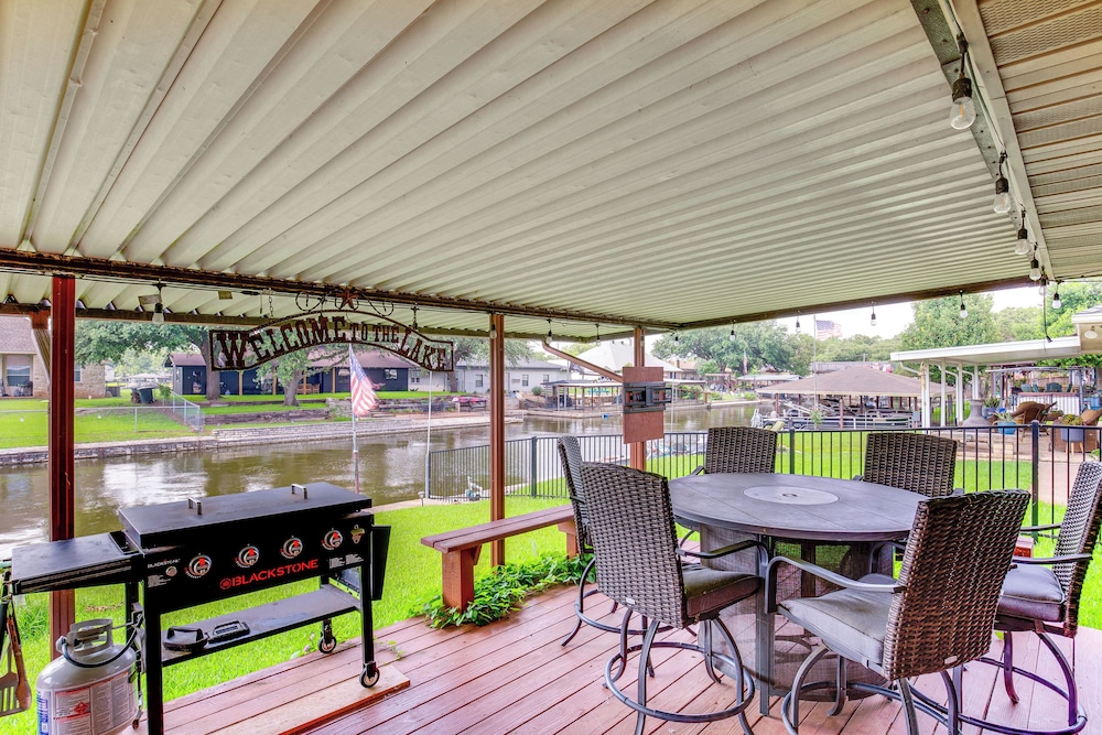 Home On Lake Granbury W/ Hot Tub: 5 Mi To Dtwn! - Granbury, TX