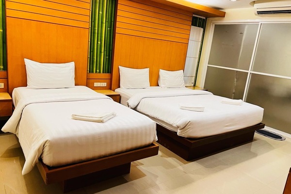 Quarto superior, várias camas | Escrivaninha, espaço de trabalho para notebook, quartos à prova de som