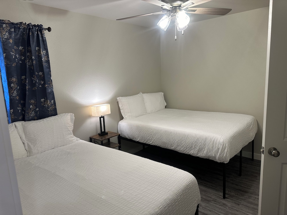 Serenity Oasis W/3 Bedrooms, 2 Baths, 6 Beds And Workspaces. Productive Paradise - Odessa, TX