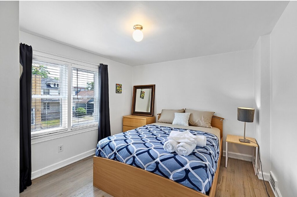 Luxury Downtown Retreat - Prime Spot - Sleeps 6 - Birmingham, MI