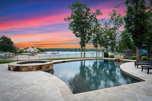 Paradise Pointe By Avantstay Lakefront + Views + Playset - Lake Norman State Park, Troutman