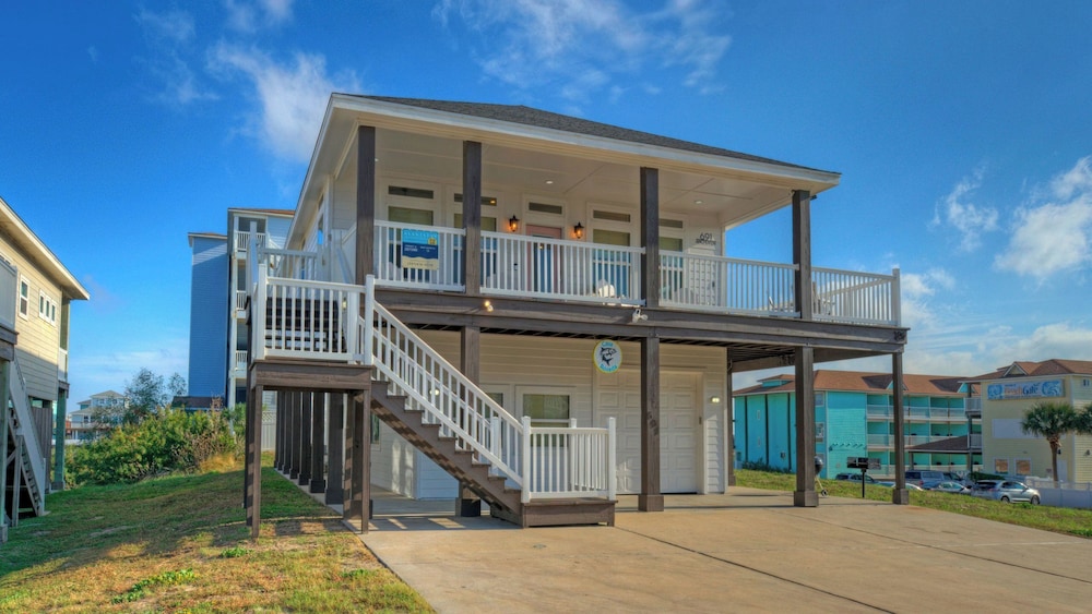 Steps To Beach, Balcony, Ocean View Golf Cart Zone Casa Rosada By Avantstay - Port Aransas, TX