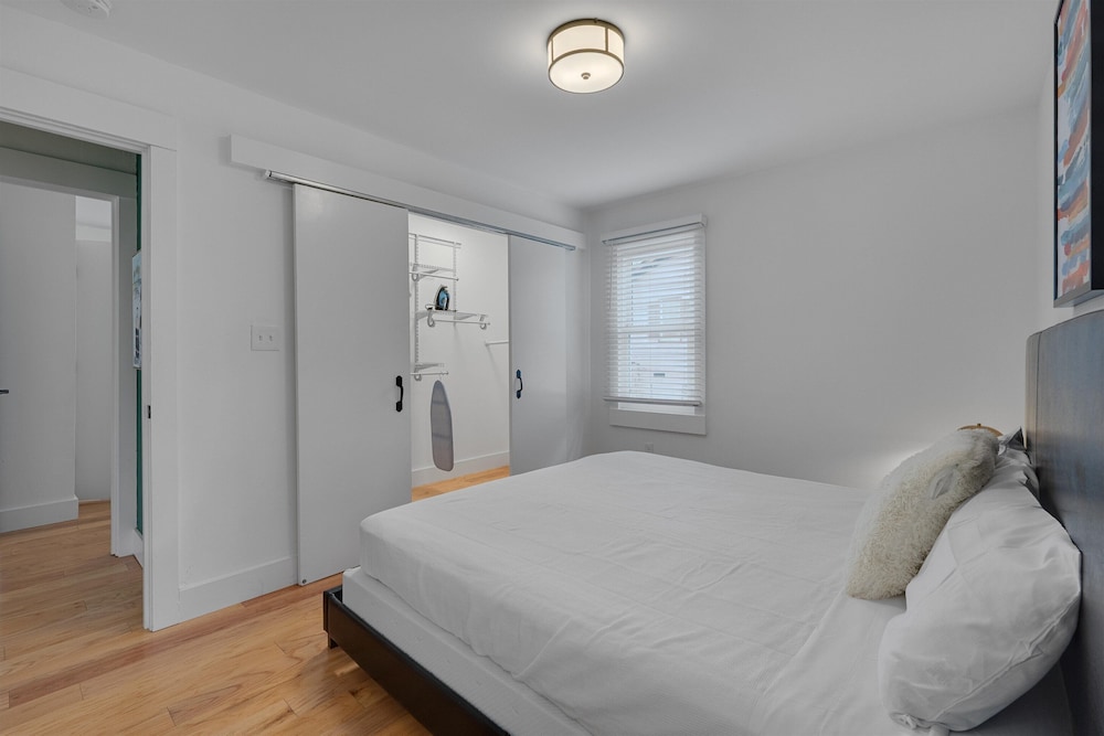 Pack And Play - King Bed - Remote Workplace - Raleigh, NC