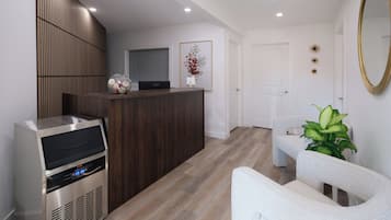 Área de estar no saguão