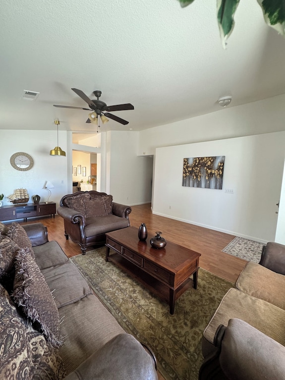 Cozy 4 Bedroom Family Getaway Home. Pet Friendly Home. - Modesto, CA