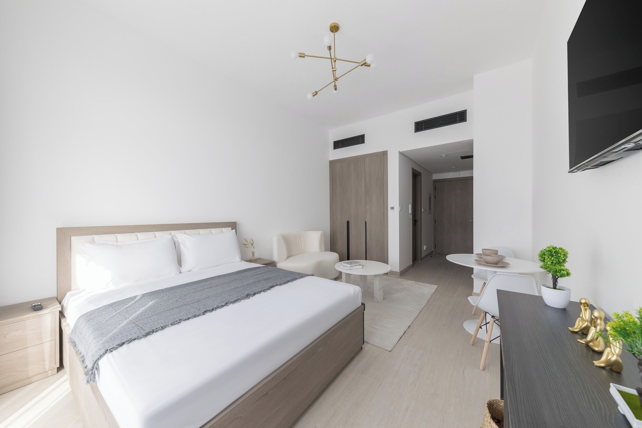 Apartamento conforto, sacada, vista para a cidade | 1 quarto, quartos à prova de som, ferros/tábuas de passar roupa