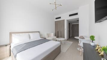 Apartamento conforto, sacada, vista para a cidade | 1 quarto, quartos à prova de som, ferros/tábuas de passar roupa