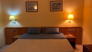 Quarto Duplo Deluxe, Vista para a cidade | Quartos insonorizados, ferro/tábua de engomar, Wi-fi grátis