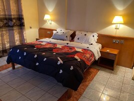 Quarto casal luxo, vista para a cidade | Roupas de cama premium, quartos à prova de som