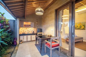 Vila lua de mel, 1 quarto, piscina particular | Cozinha privada | Micro-ondas, cooktop, chaleira elétrica