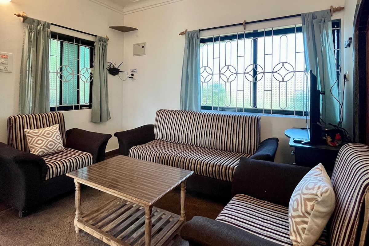 Apartamento Comfort | Sala de estar | Televisor LCD de 22 polegadas com canais por cabo