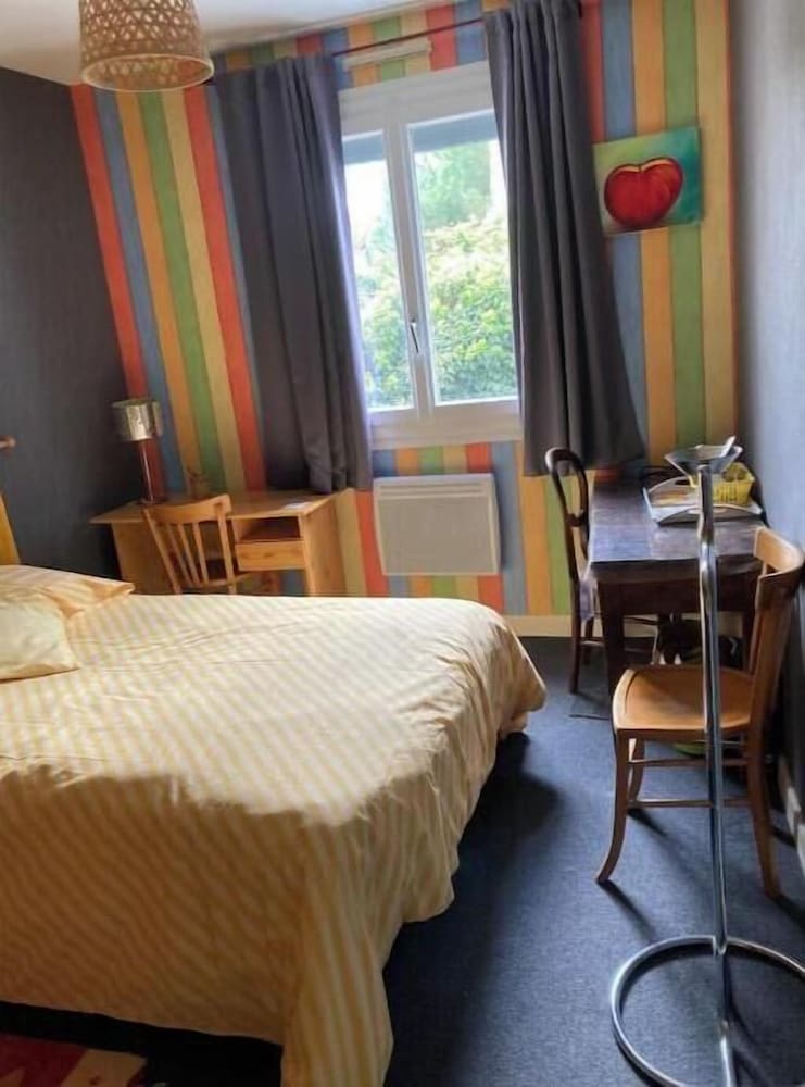 Loue Jolie Petite Chambre Meublée Avec Salle D'eau,  Près De La Nature, Parking - Aydat