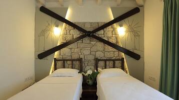 Quarto Twin Standard | Roupa de alta qualidade, ferro/tábua de engomar, Wi-fi grátis