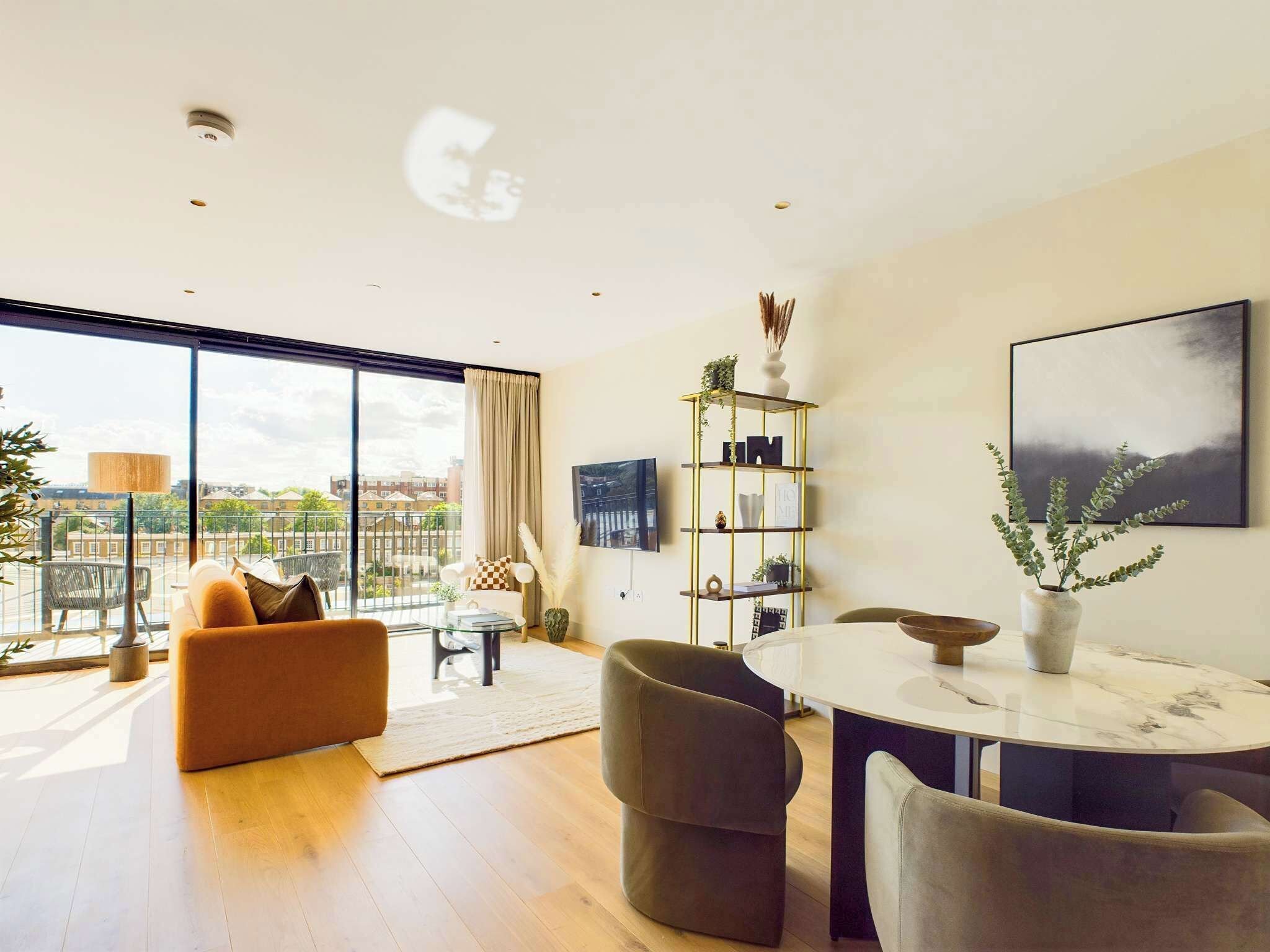 Two Bedroom Apartment With Balcony - Marylebone