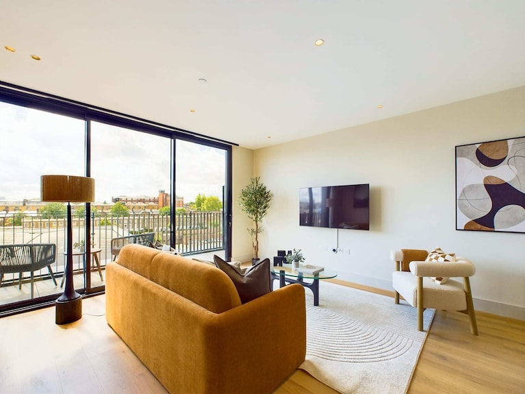 Modern St Pancras Apartment With Large Balcony - The Strand - London