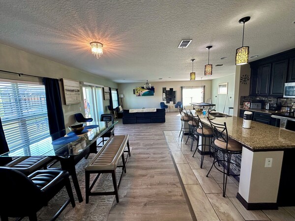 Spacious Fun & Convenient - Davenport, FL