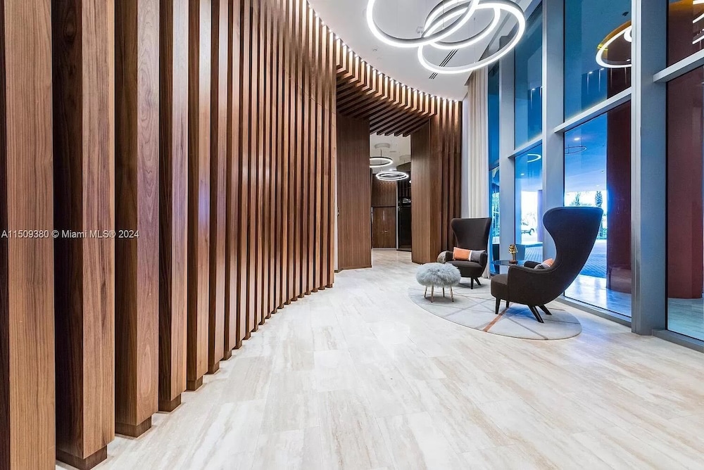 Hyde Resort & Residences By Zelloo - Dania Beach, FL