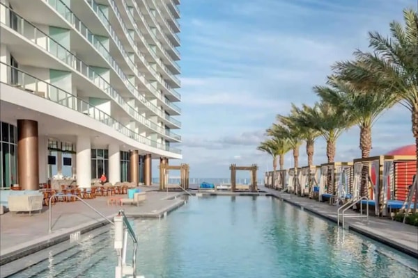 2 piscinas exteriores