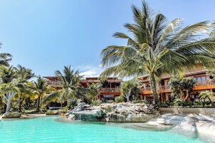 2 piscinas exteriores