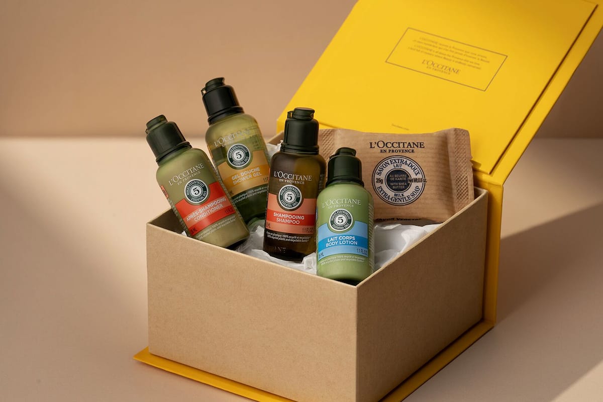 Roupa de alta qualidade, cofre no quarto, secretária