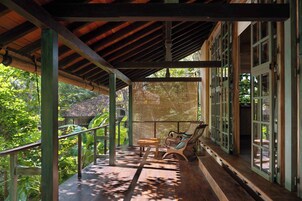 Quarto Duplo Deluxe, varanda, vista para o jardim | Terraço/pátio interior