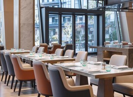 2 restaurantes: servem pequenos-almoços, almoços e jantares
