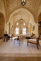 Quarto Deluxe, vista para o pátio | Cofre no quarto, quartos insonorizados, Wi-fi grátis 