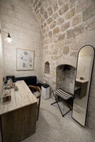 Quarto casal standard, vista para o jardim | Cofres nos quartos, quartos à prova de som, Wi-Fi de cortesia