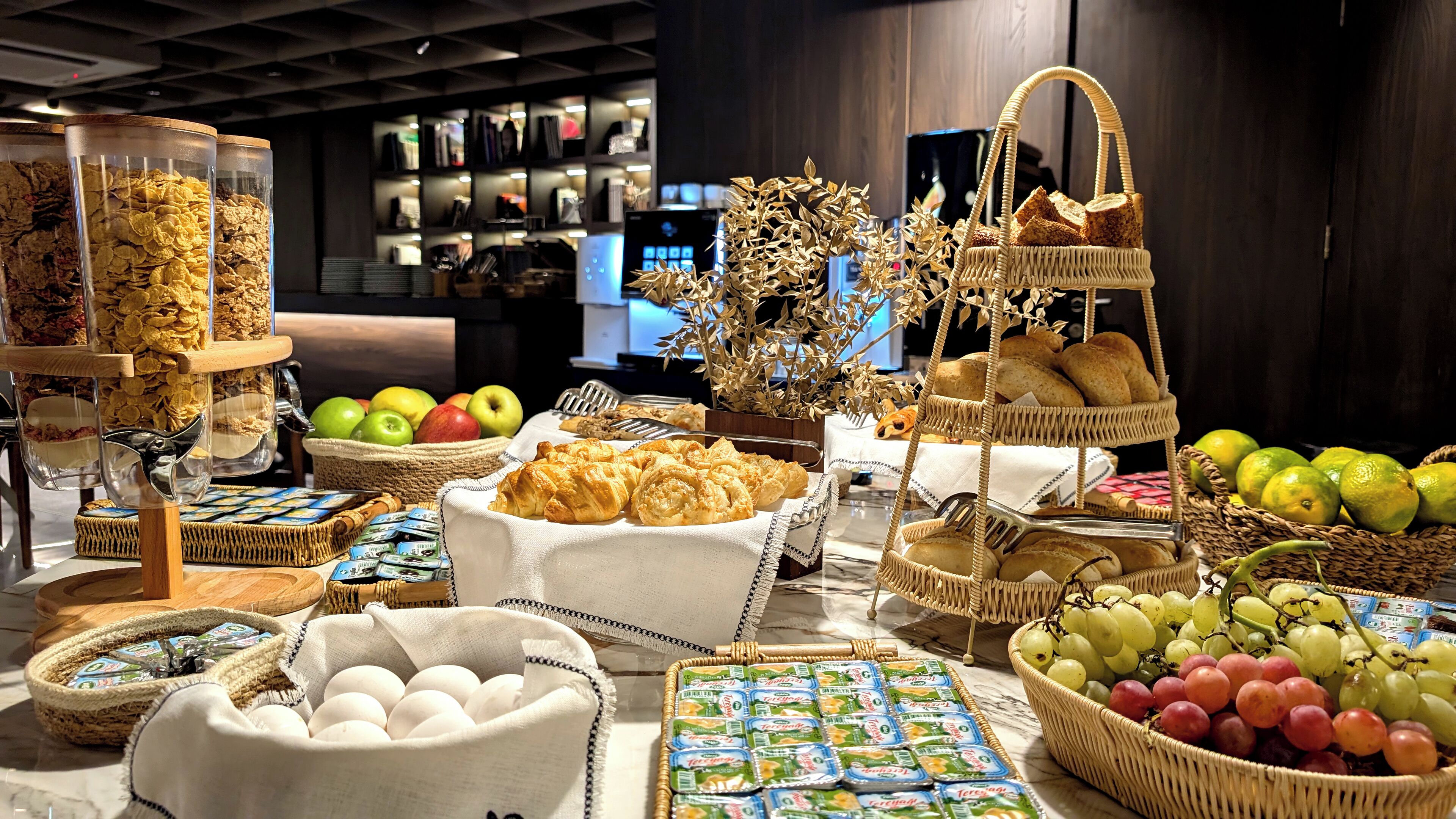 Pequeno-almoço tipo buffet diário (10 EUR por pessoa) 