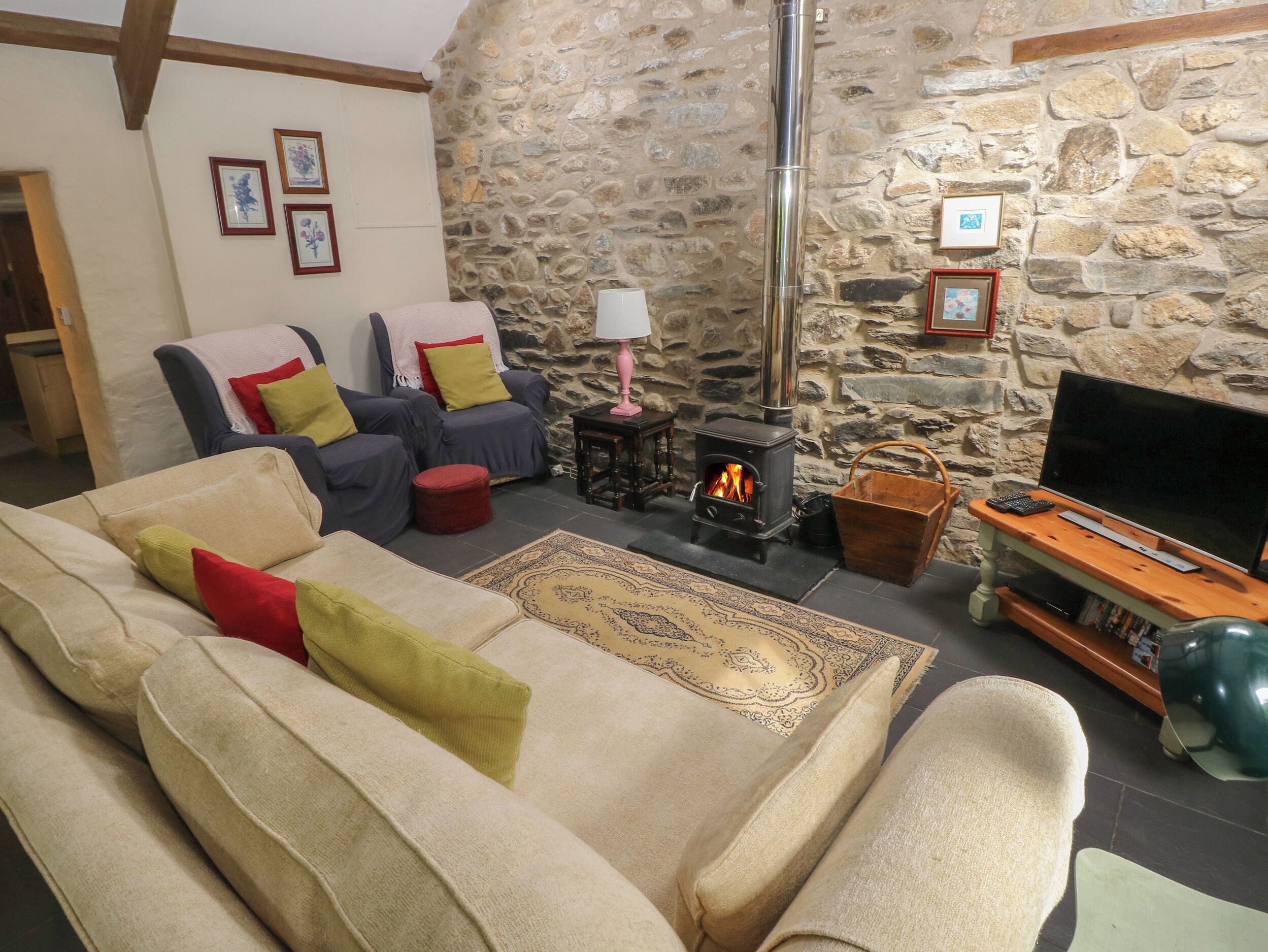 The Old Stable, Pet Friendly, Character Holiday Cottage In Fishguard - Fishguard