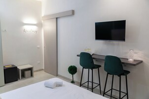 Quarto Clássico, vista para o pátio | Minibar, cofre no quarto, quartos insonorizados, Wi-fi grátis 