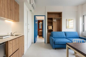 Quarto solteiro standard | Escrivaninha, espaço de trabalho para notebook, Wi-Fi de cortesia