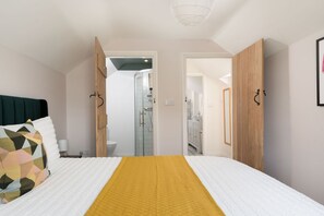 Casa | 4 quartos, ferros/tábuas de passar roupa, Wi-Fi de cortesia