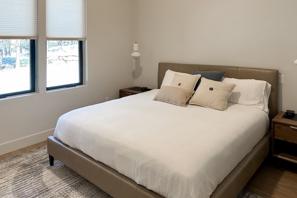 Spacious New Construction Home With Forest Views And Resort Amenities - Sisters, OR