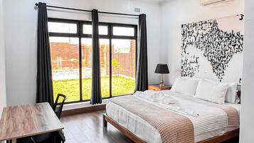 Suite-Estúdio Superior, vista para o jardim | Roupa de alta qualidade, edredões de penas, camas de colchão pillowtop