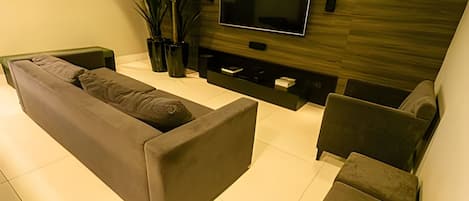 TV 38 polegadas com canais via satélite