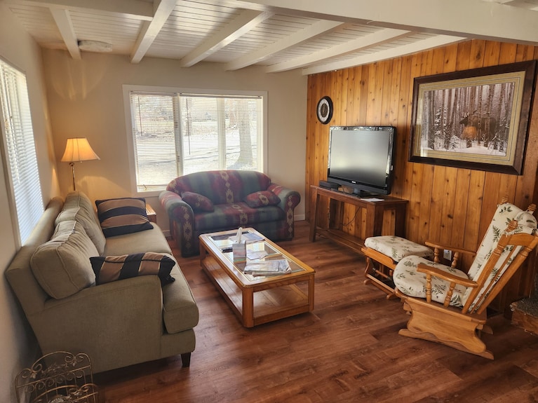 Harbor Springs 3 Bedroom / 2 Bath Country Chalet - Michigan