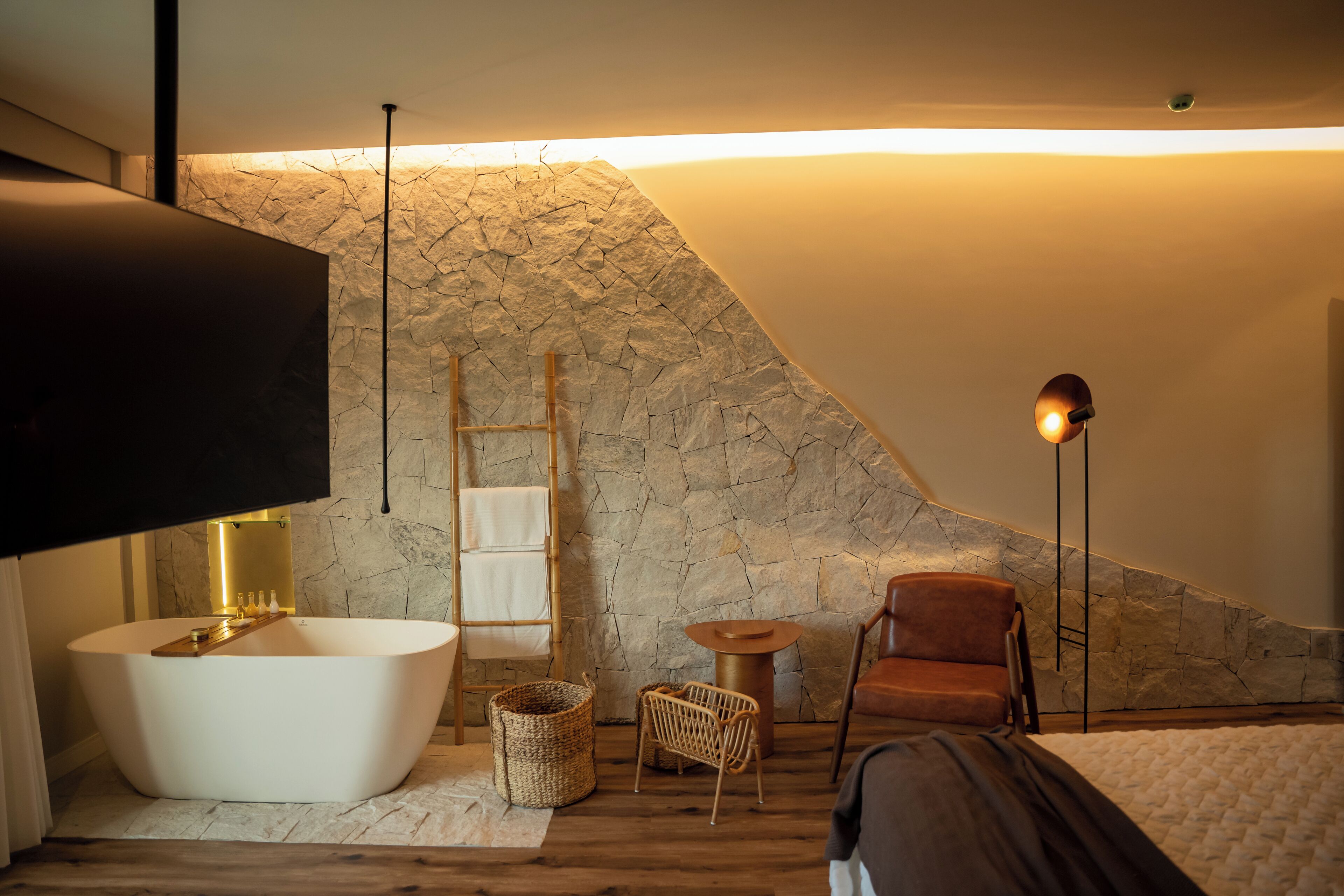 Suíte superluxo, varanda coberta, vista para a cidade | 1 quarto, frigobar, cofres nos quartos, escrivaninha