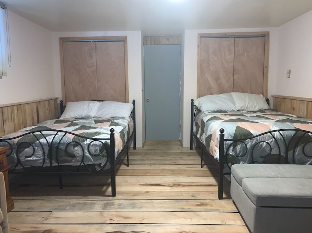 Spacious 4 Br 2 Ba Home In The Heart Of Poconos Private Beach. Near Attractions! - Kalahari Indoor Waterpark, Pocono Manor