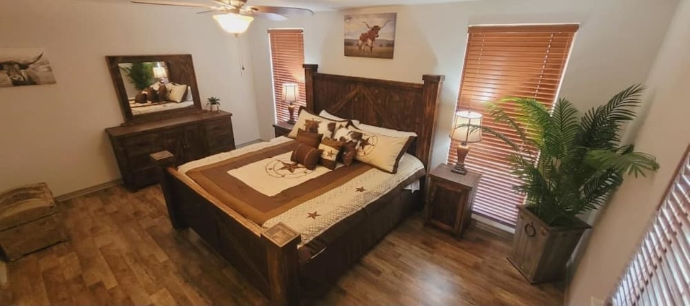 Randy's Place - Beautiful 4br W/private Hot Tub! - Bandera