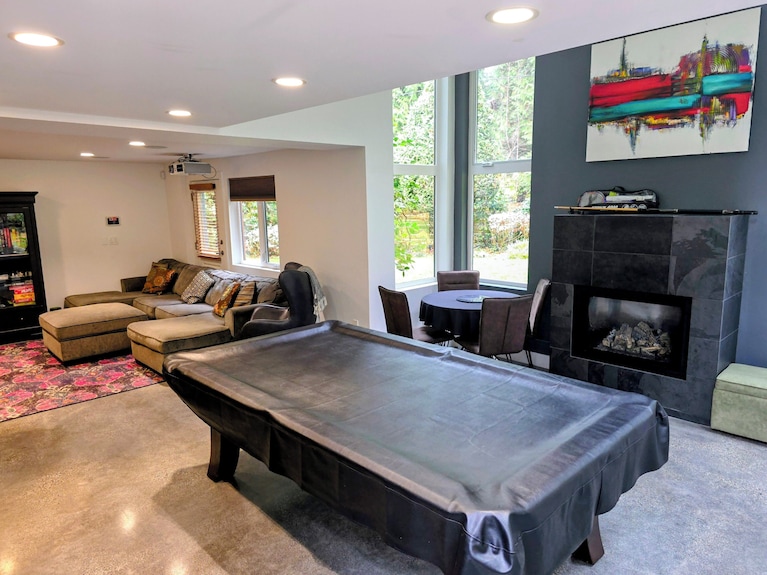 Spacious 2br Private Guest Suite | Pool,sauna, Cinema, Patio | Close To Downtown - Bowen Island