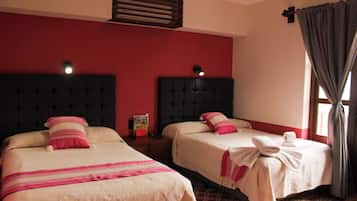 Quarto casal clássico, sacada, vista para a cidade | Wi-Fi de cortesia