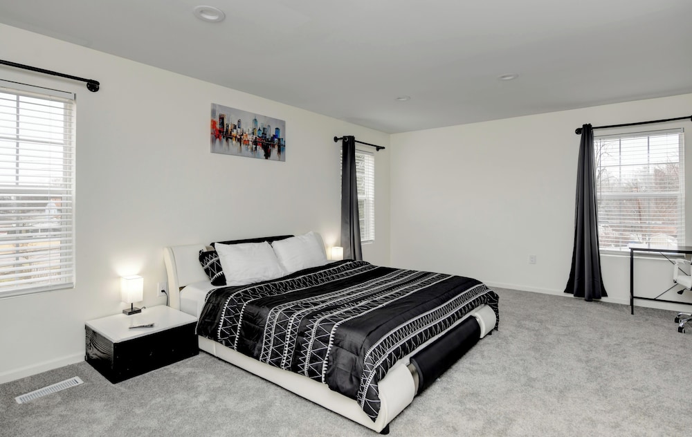 Cg Suites
Entire Home In Columbus, Ohio
16+ Guests5 Bedrooms9 Beds5 Baths - Canal Winchester, OH