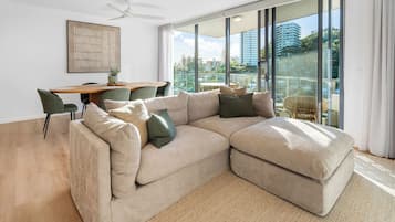 Apartamento, 3 quartos, sacada | Área de estar
