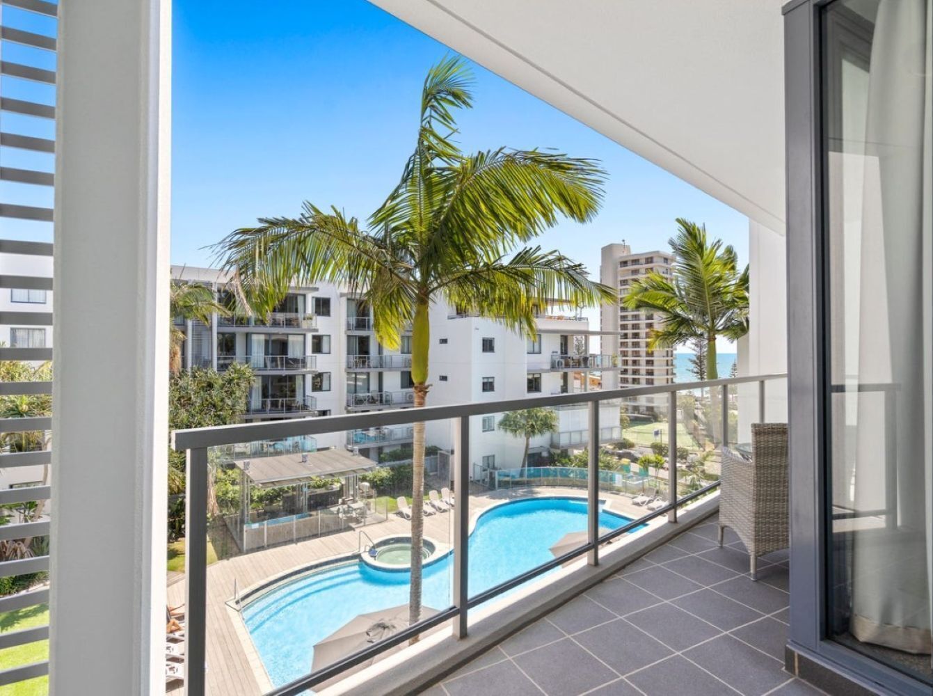 Apartamento luxo, 2 quartos, sacada | Sacada