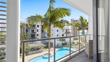 Apartamento luxo, 2 quartos, sacada | Sacada