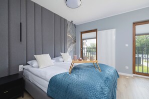 Apartamento, 1 quarto, varanda | 1 quarto, secretária, secretária adequada para computadores portáteis