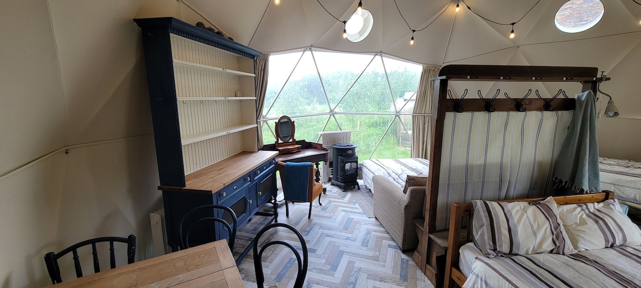 Luxury Glamping Dome And Lodge On The Iom Tt Course, Hillberry Grandstand. - Isle of Man